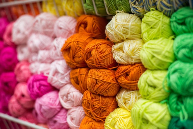 Knitting vs Crochet - Pros and Cons Compared | Youngfolkknits.com