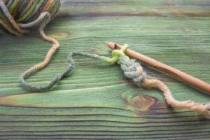 Knitting vs Crochet - Pros and Cons Compared | Youngfolkknits.com